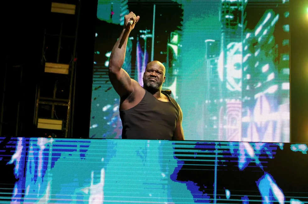Shaquille O'Neal AKA DJ Diesel and Virtual Riot Drop explosive Drum ...