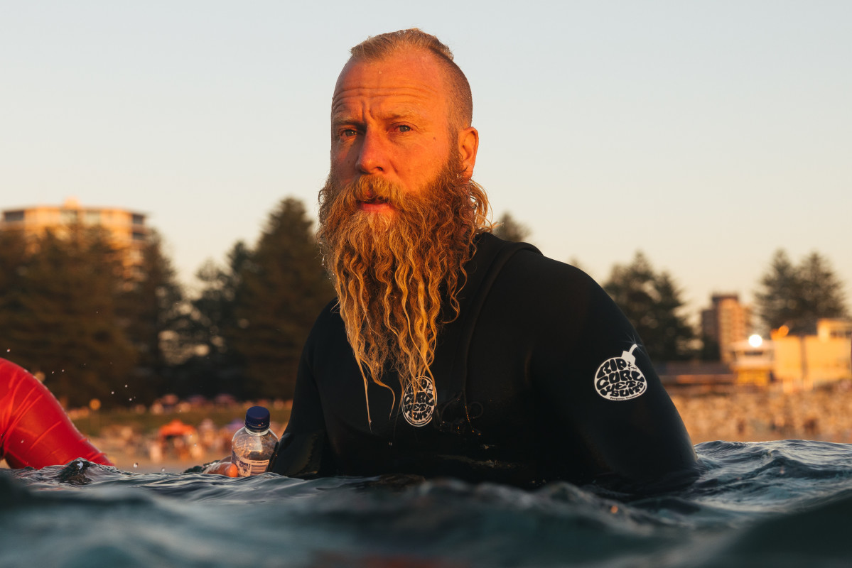 Ex-Pro Gathers 1,000 Surfers For World’s Biggest Paddle Out