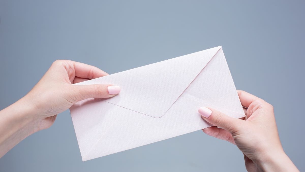 The 100 Envelope Challenge: A Viral Savings Method That Really Works