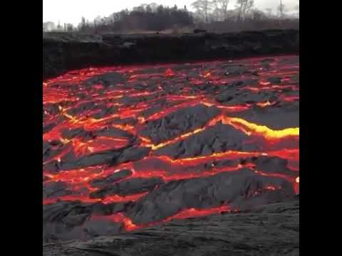 Amazing Flowing Fire Creates Stunning Natural Beauty