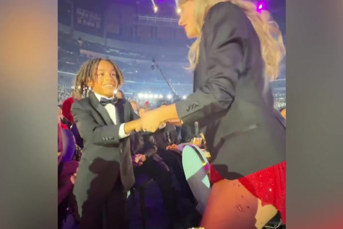 Alicia Keys' son steals show dancing with Taylor Swift at Grammys Alicia Keys' son steals show dancing with Taylor Swift at Grammys