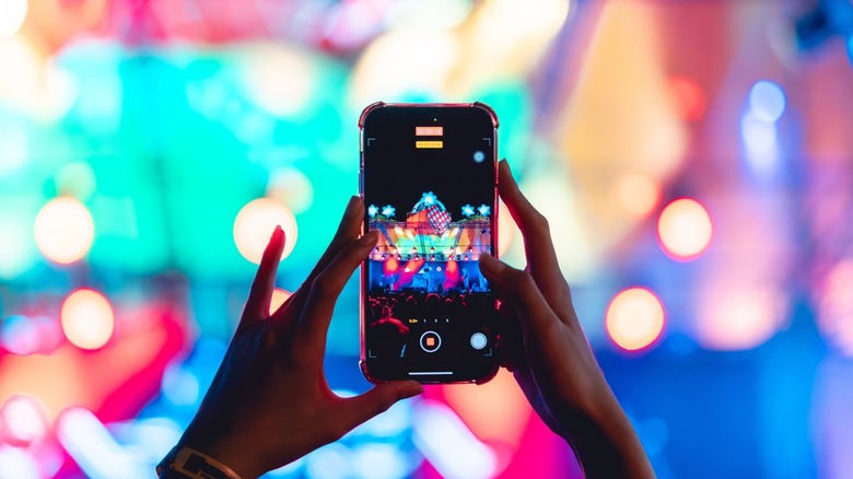 5 Useful Gadgets Every Concert Goer Will Want For Their Next Show