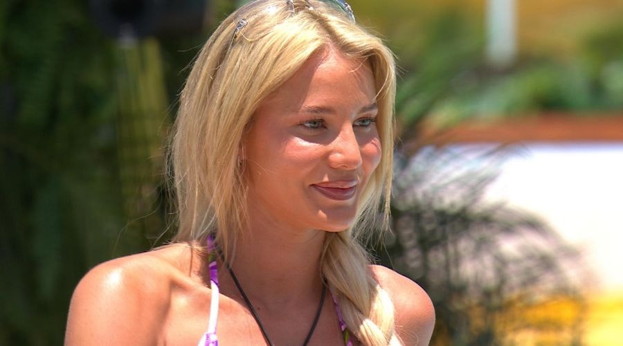 I’ve found Grace Jackson’s EXACT lip combo she’s wearing in the Love ...