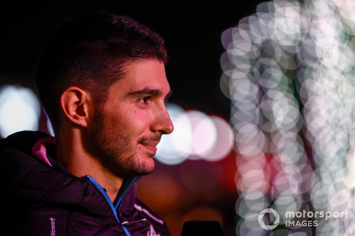 F1: Ocon aparece em trailer de comédia e é creditado como ator na produção