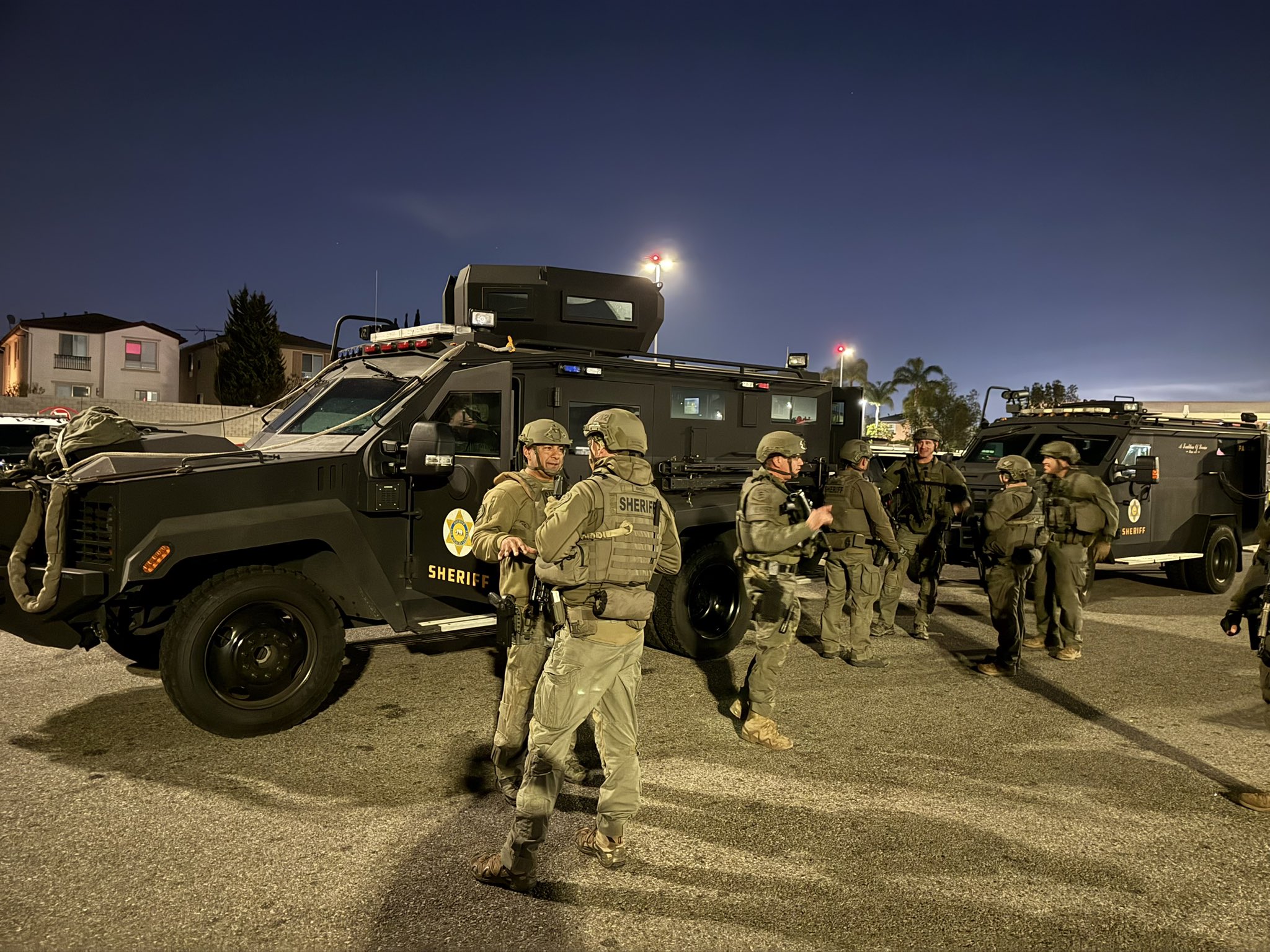 Suspect in custody after Westmont barricade