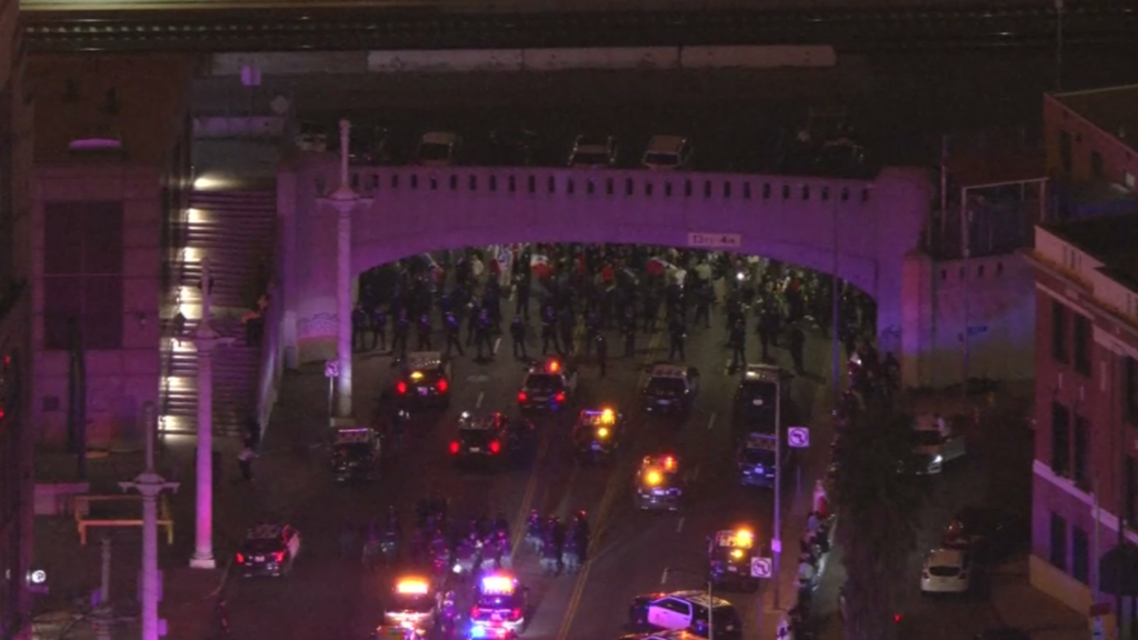 Protesters gather in downtown Los Angeles over ICE raids for second ...