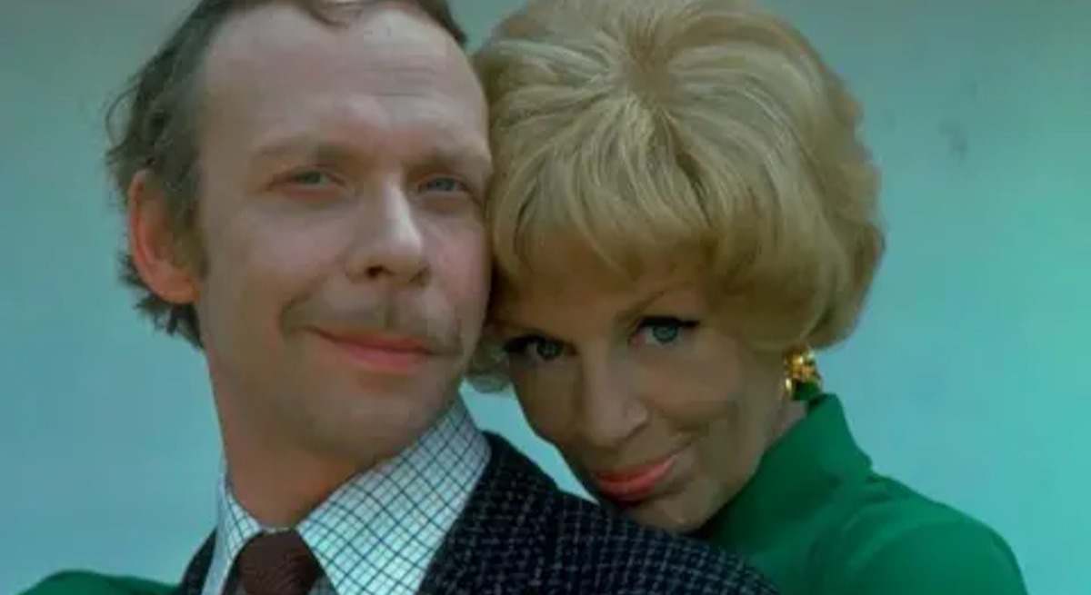 Muere Brian Murphy, el famoso señor Roper en la comedia 'Un hombre en ...