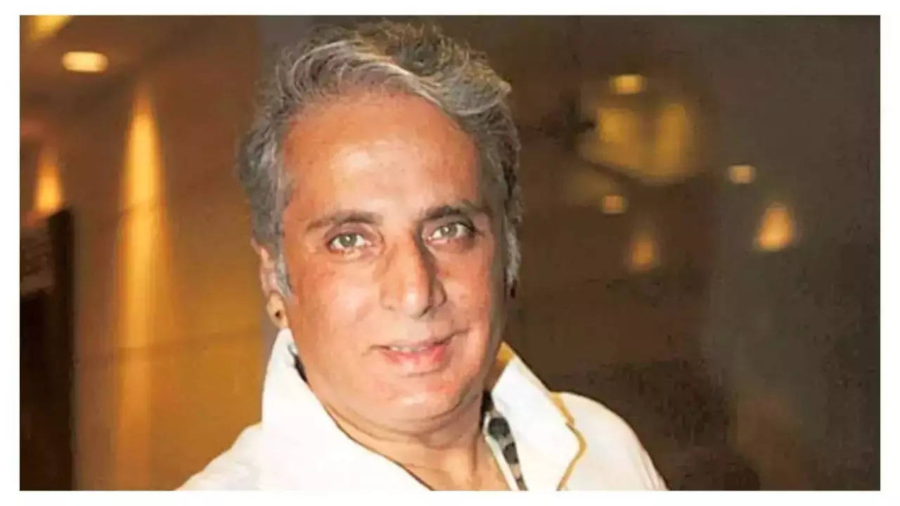 Meet Aditya Raj Kapoor, the only graduate in the Kapoor family, who ...