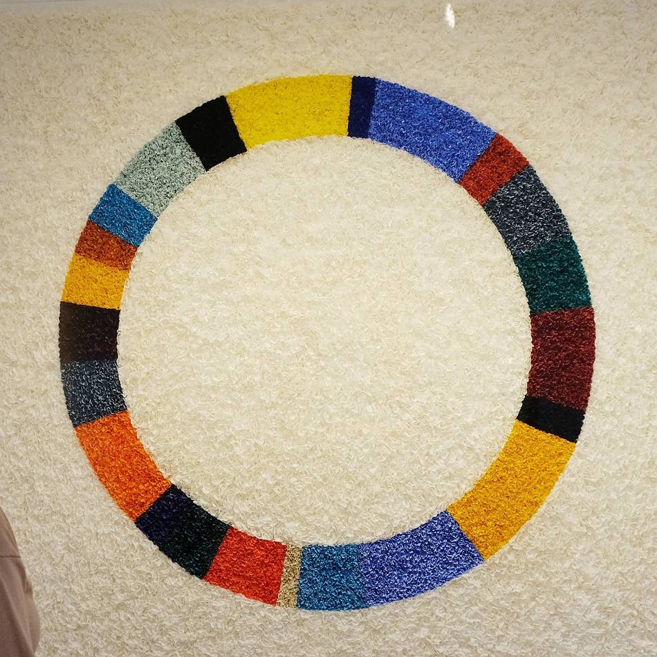 Lore Bert reflektiert die berühmte „Farbenlehre“