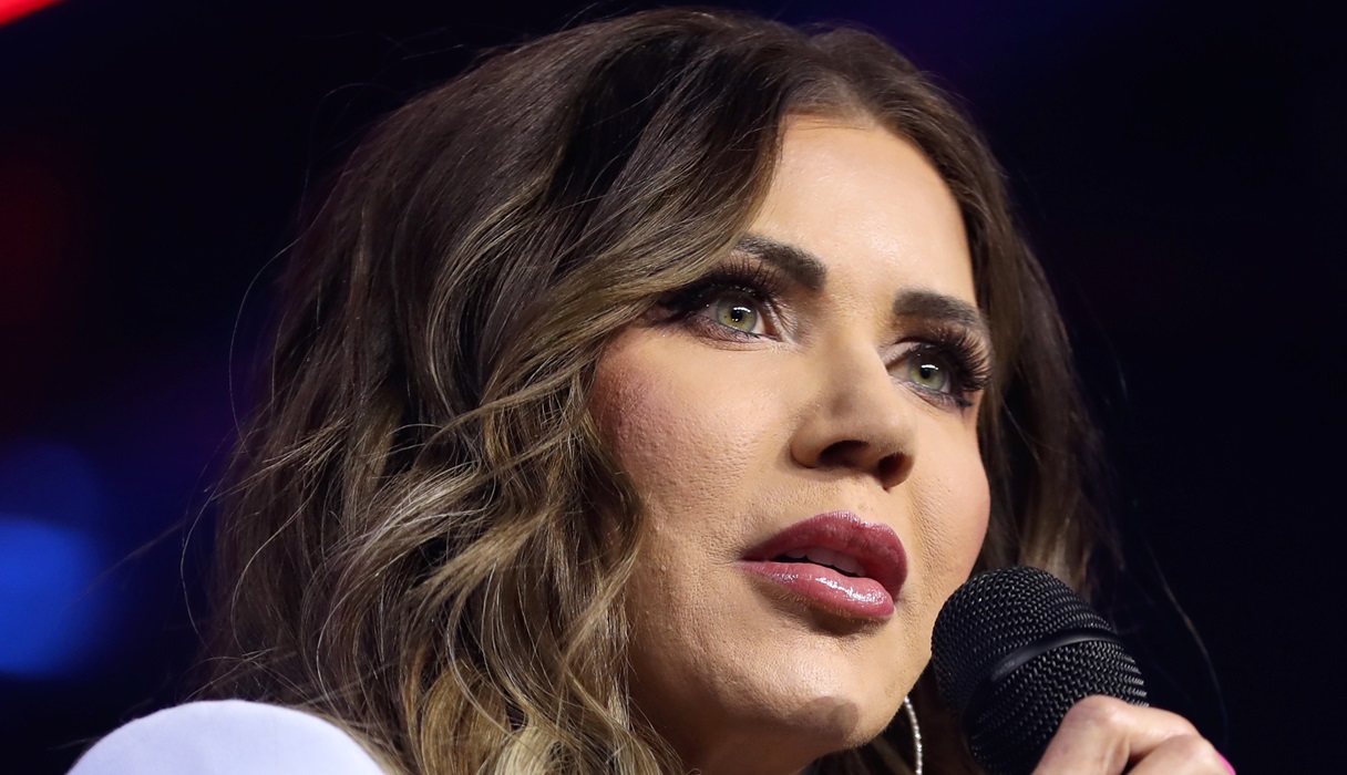 Kristi Noem Amplifies Image of Trump Wearing Admiral's Navy Uniform ...