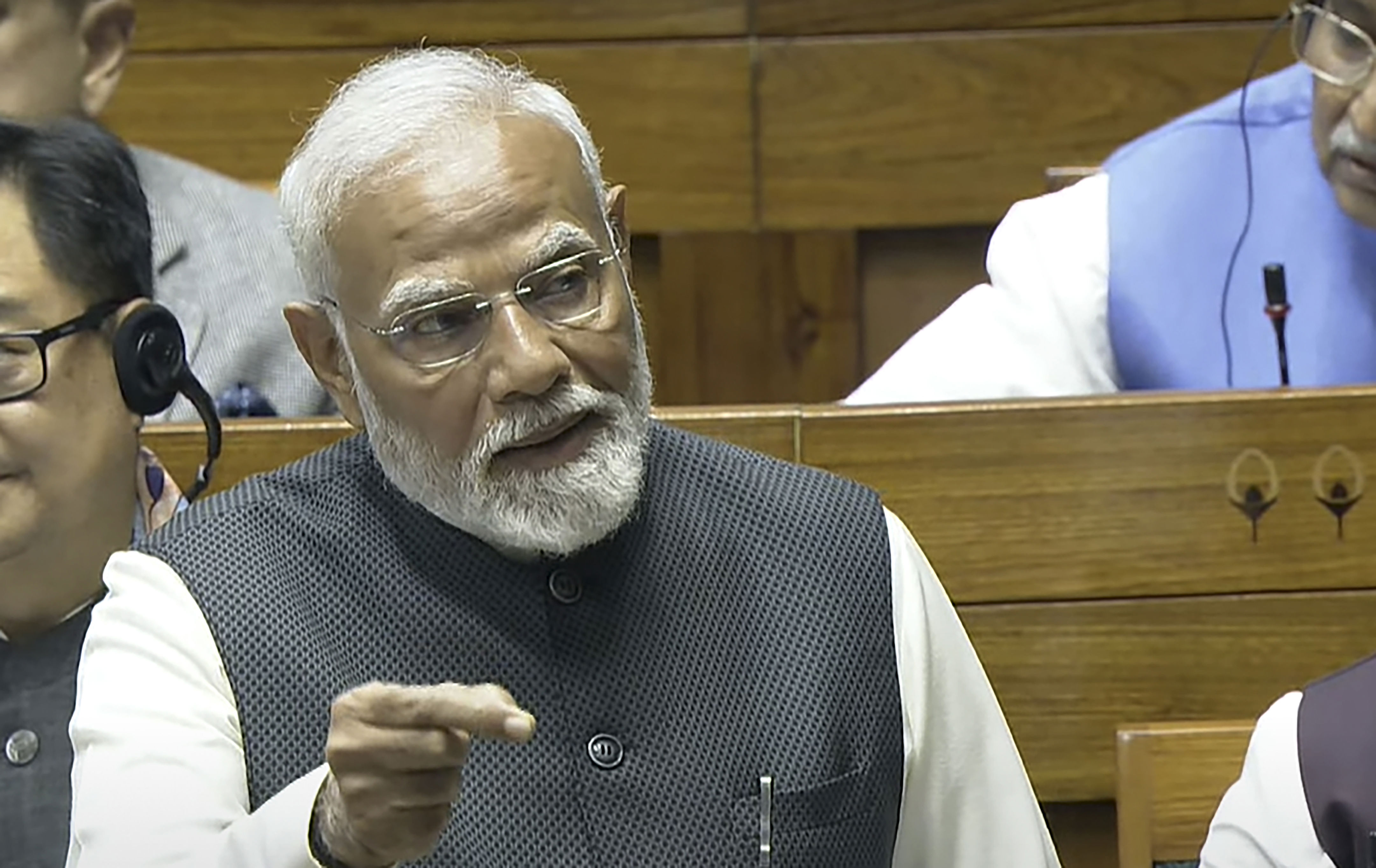 PM Modi takes '3 MPs of family' jibe at Gandhis, tears into AAP in LS ...