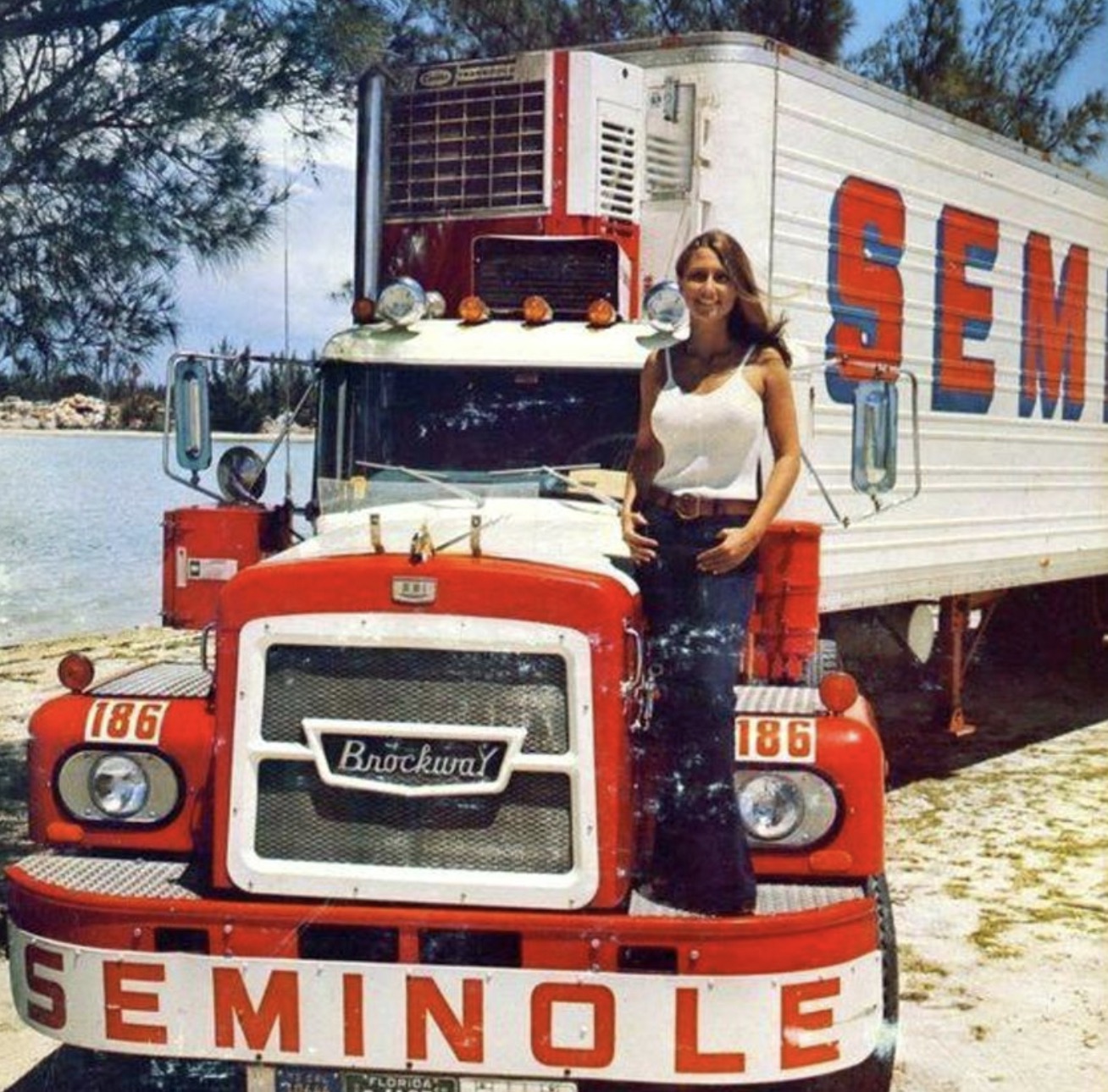 22 Photos Of Vintage Semis From The 1970’s Golden Age Of Trucking