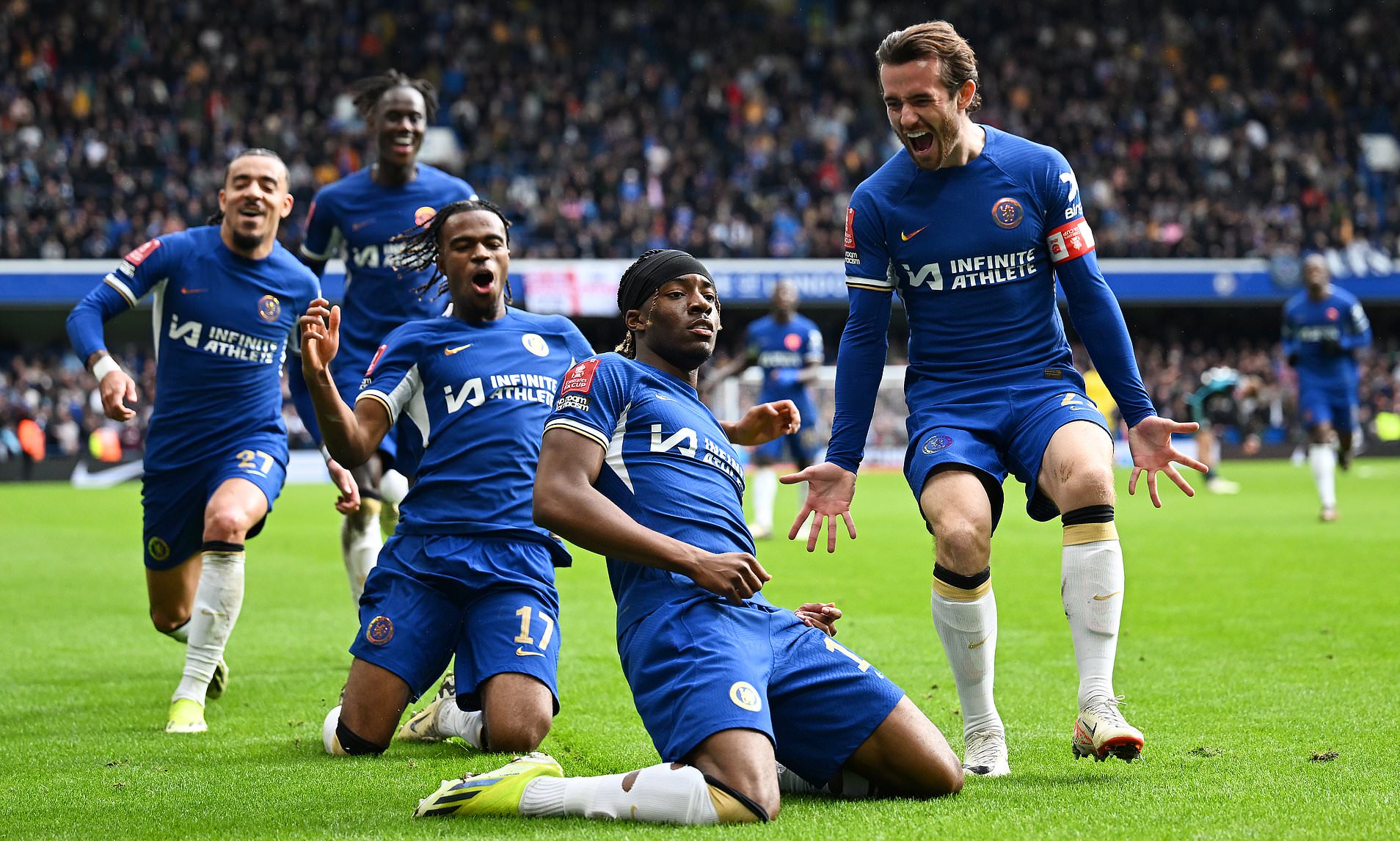 Chelsea star joins Borussia Dortmund on loan - with option to buy ...