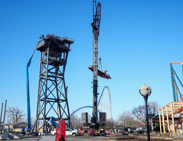 Get ready to scream. Cedar Point installs scary 'tilt' coaster track ...