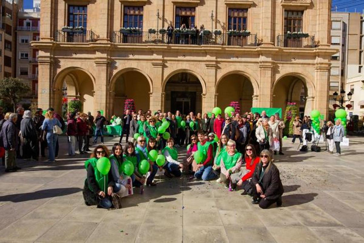 Un lazo humano para lanzar un mensaje de esperanza frente al cáncer en ...