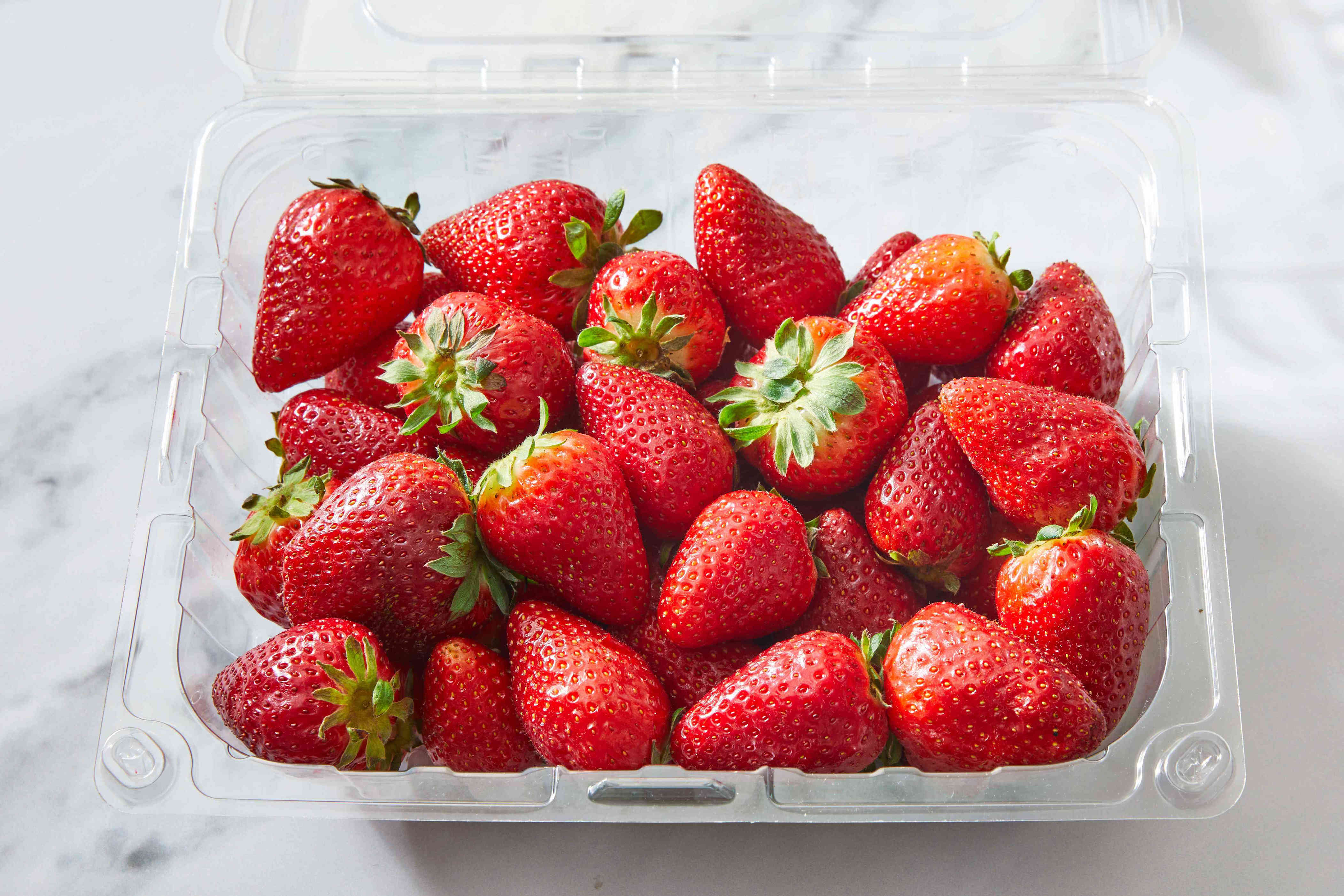 How long do strawberries last in the fridge? Here’s how to tell if they ...