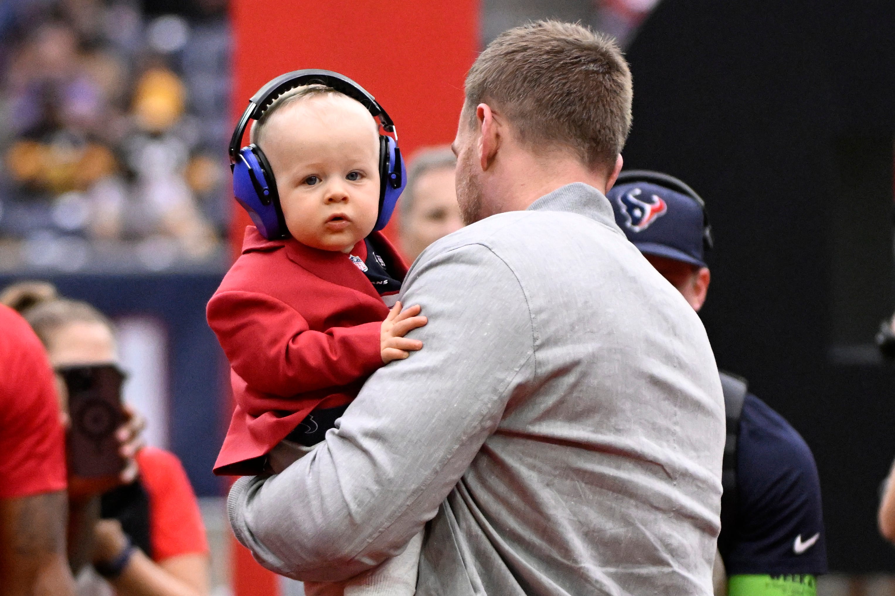 Texans legend J.J. Watt, wife Kealia announce pregnancy