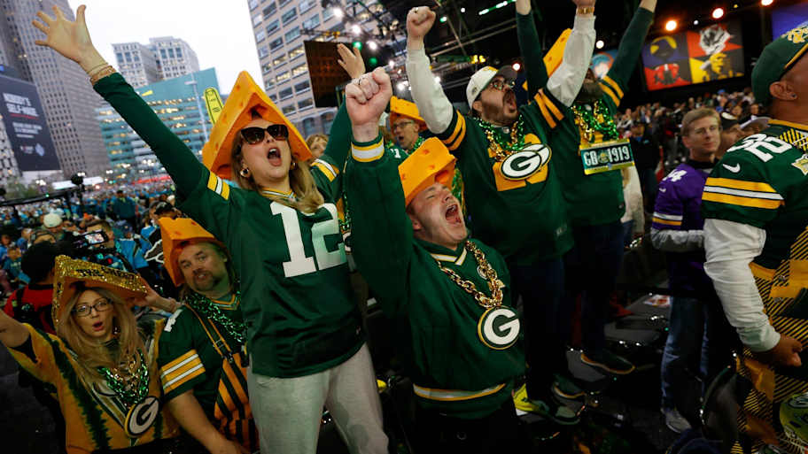 Packers Legend Officially Announces NFL Retirement on Tuesday