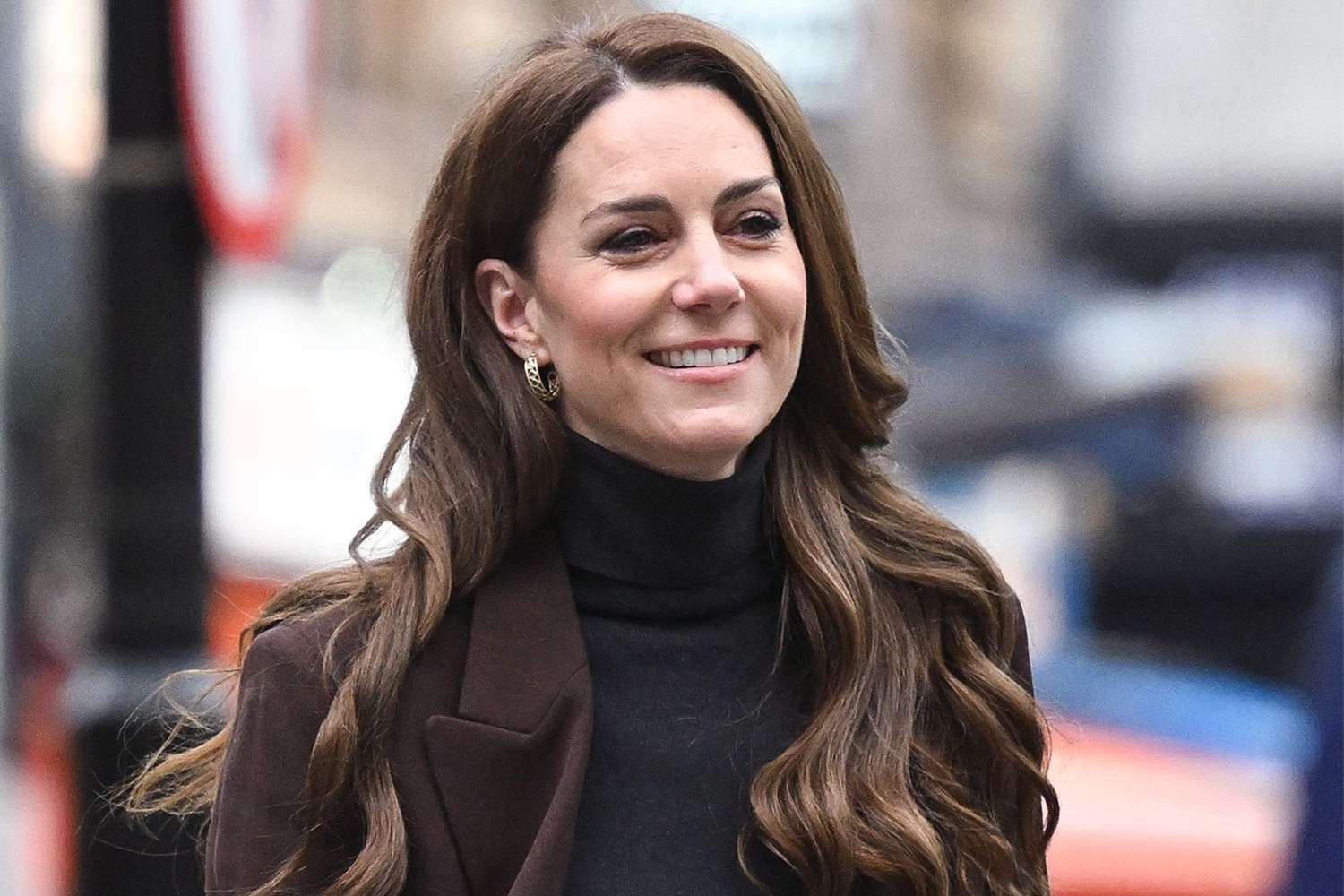 Kate Middleton Hitches a Ride on School Bus for a 'Magical' Field Trip ...
