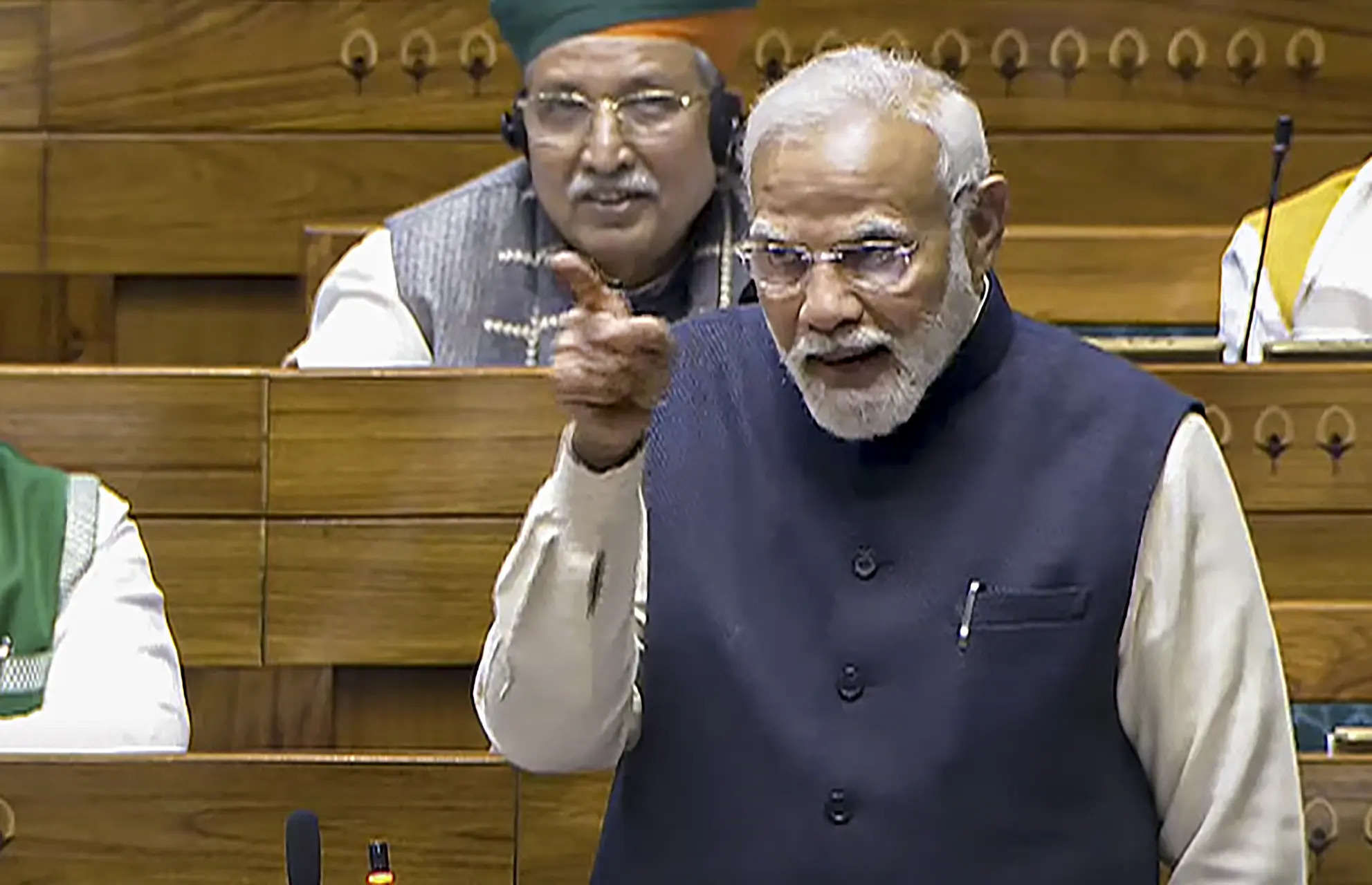 'AAPda', 'Sheesh mahal', & 'photo op at slums: Modi tears into ...