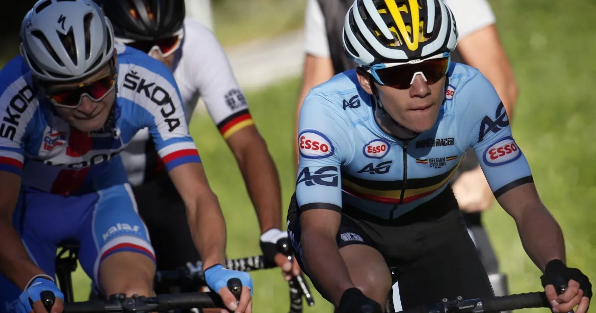 Voormalige concurrent van Remco Evenepoel hangt zijn fiets nu al aan de ...