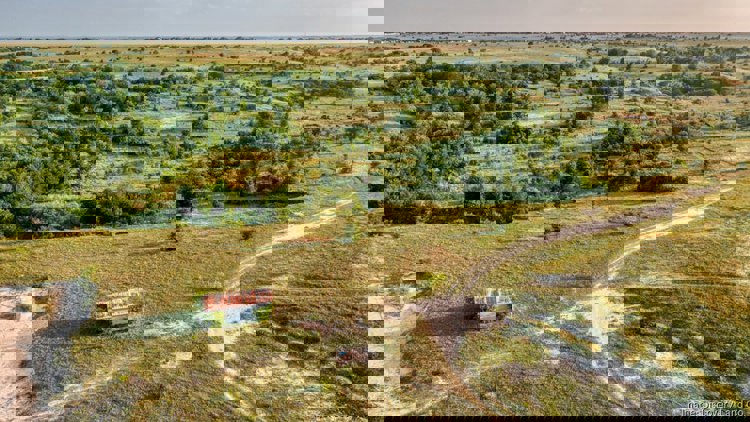 A former Texas ranch is turning into a 500-home development with water ...