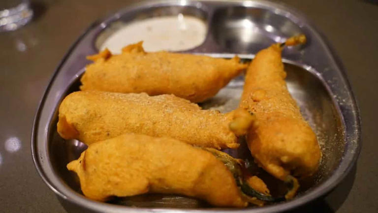 Tips To Make Perfect Rajasthani Mirchi Vada At Home