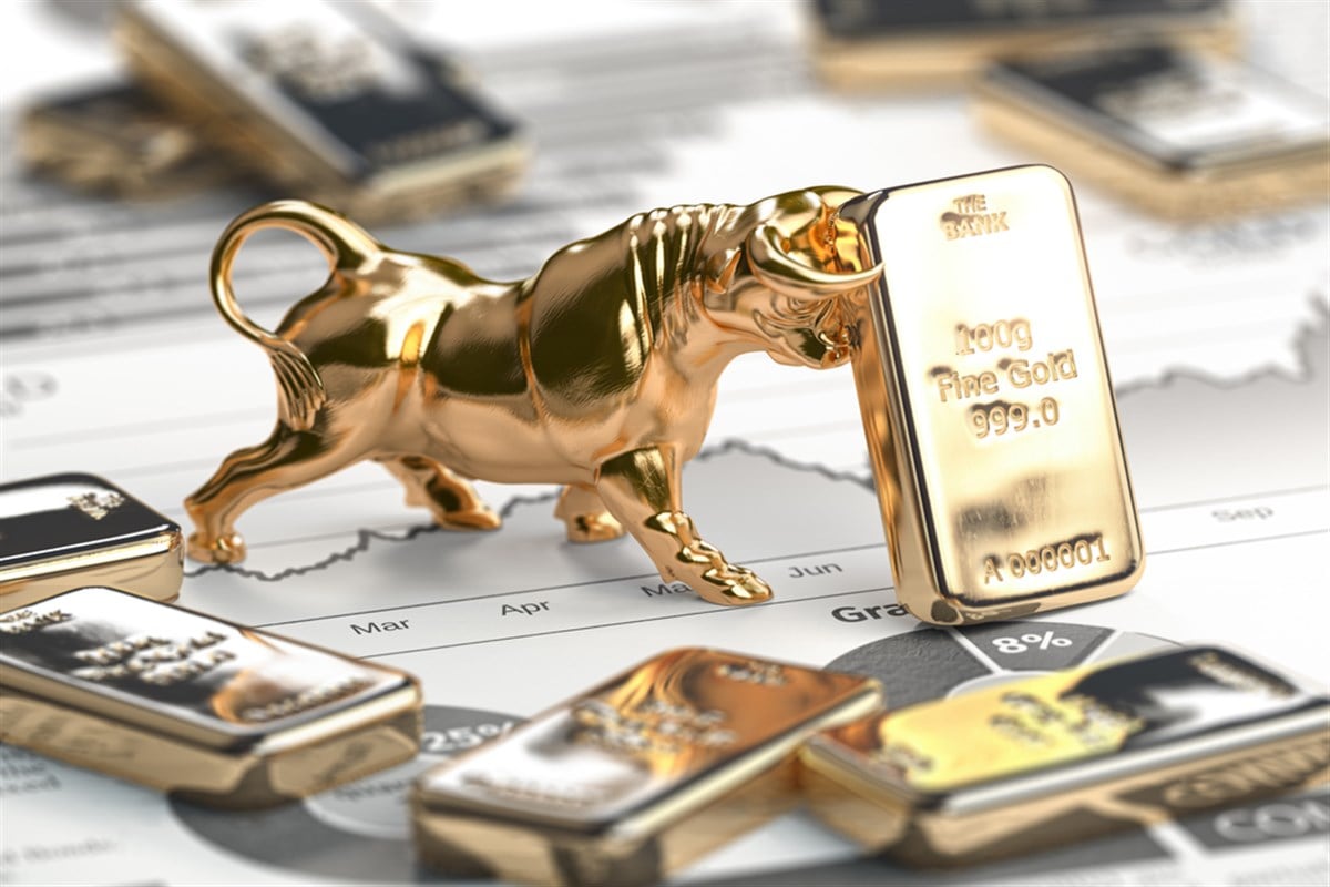 Gold Stocks Shine as Prices Hit Record Highs-Top 3 Picks