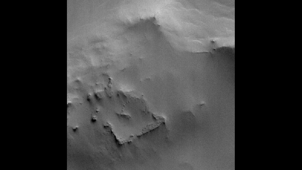 Strange Square Structure Discovered On Mars, Musk Wants US To Investigate