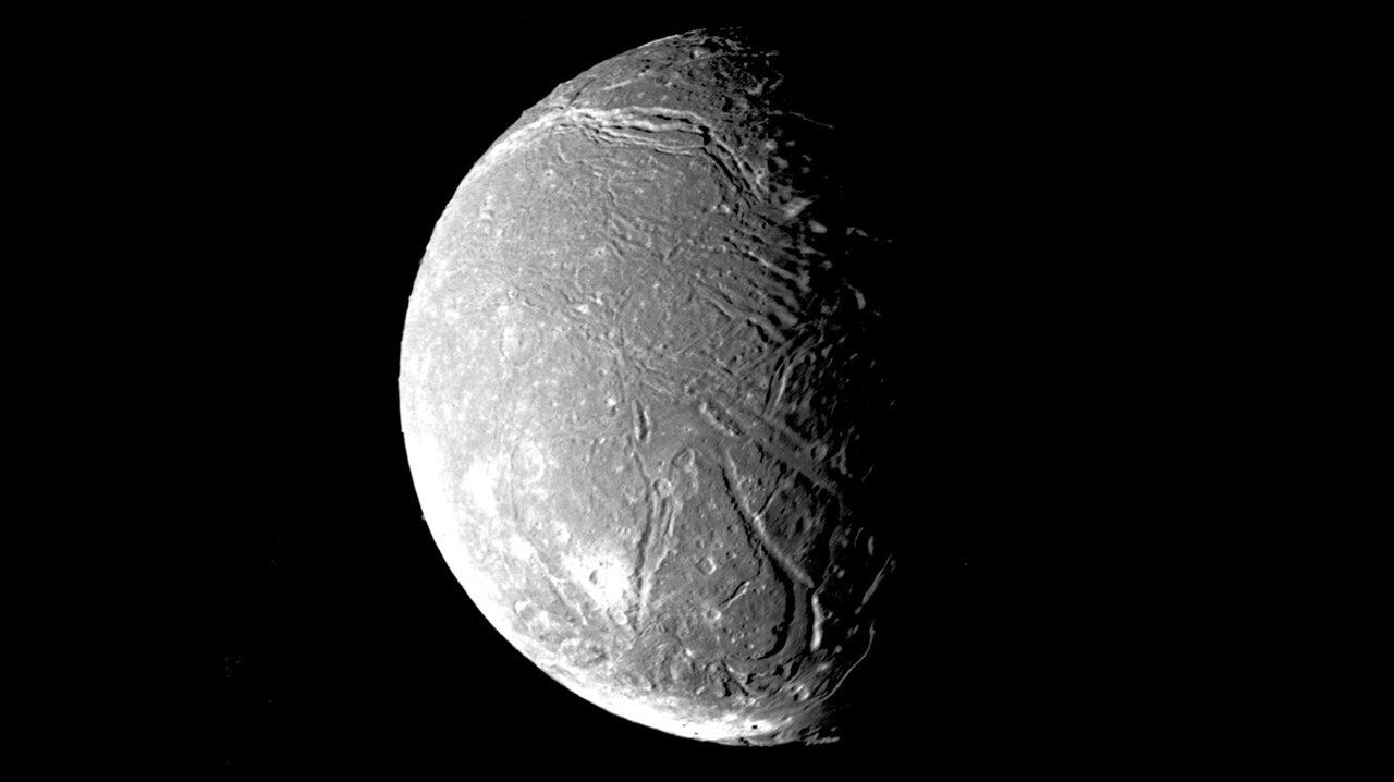 Trench-like features on Uranus's moon Ariel may be windows to its interior