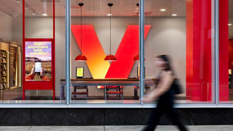 Verizon network returns after hours offline with credit compensation