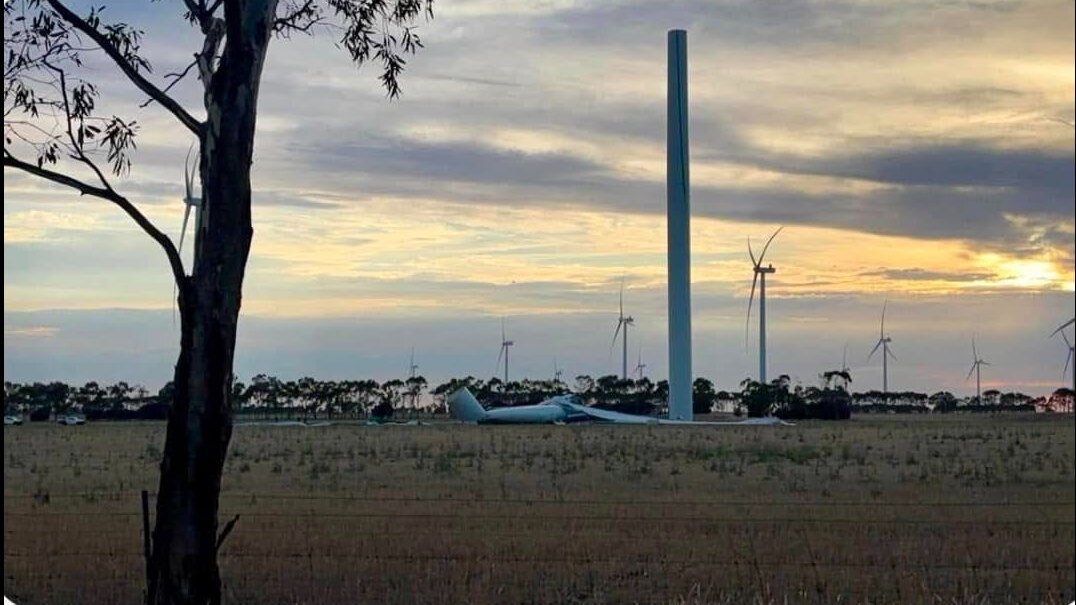 Wind turbine collapse in Victoria's west prompts calls for safety audit