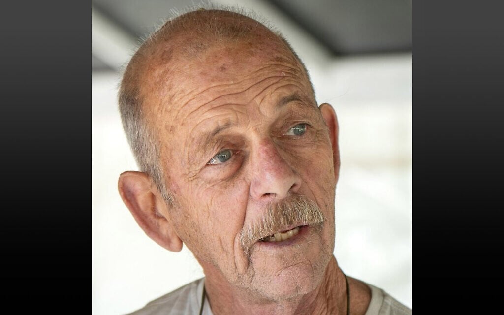 Chaim Peri, 79: Artist, peace activist and doting grandfather to 13