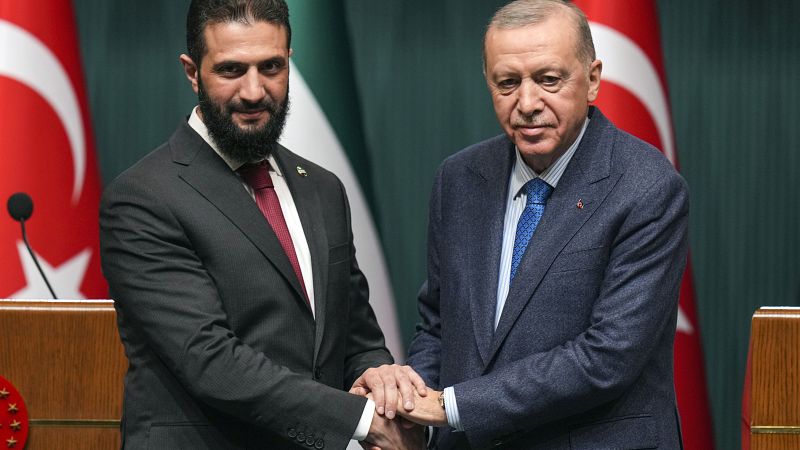 Le nouveau président syrien Ahmed al-Charaa rencontre Recep Tayyip ...