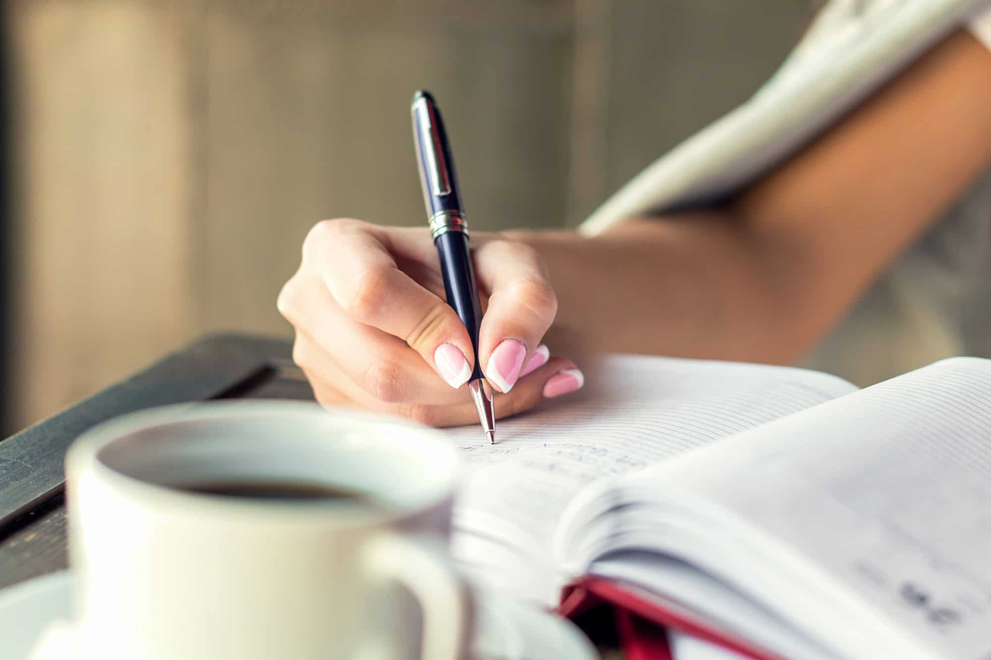 9 Easy Ways to Start Writing Letters Again (And Make Them Special!)