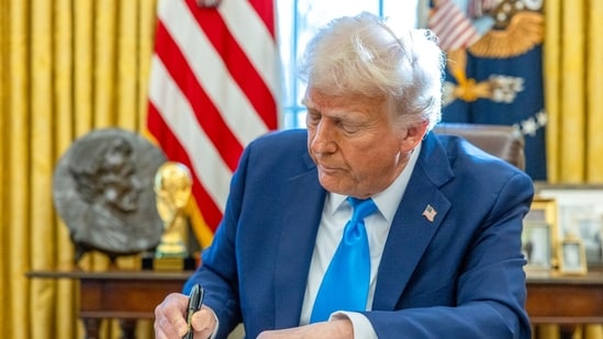 Trump reimposes ‘maximum pressure’ campaign on Iran ahead of meeting ...