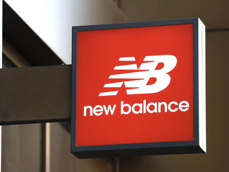 Der „Eisblau“-Sneaker ist der schönste New-Balance-Trend 2025