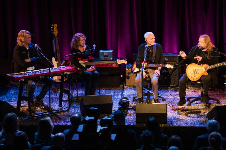 Peter Frampton Performs Exclusive ‘The Art of Music' Show at The Met ...