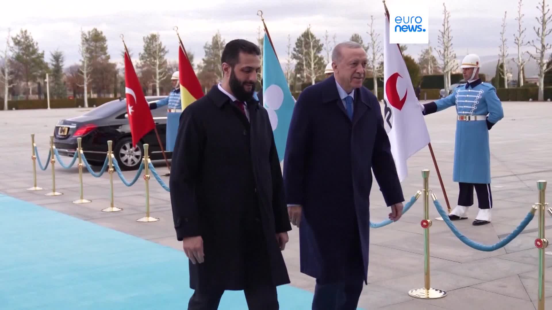 Al-Sharaa se reúne con Erdoğan para discutir una estrategia conjunta para la recuperación de Siria