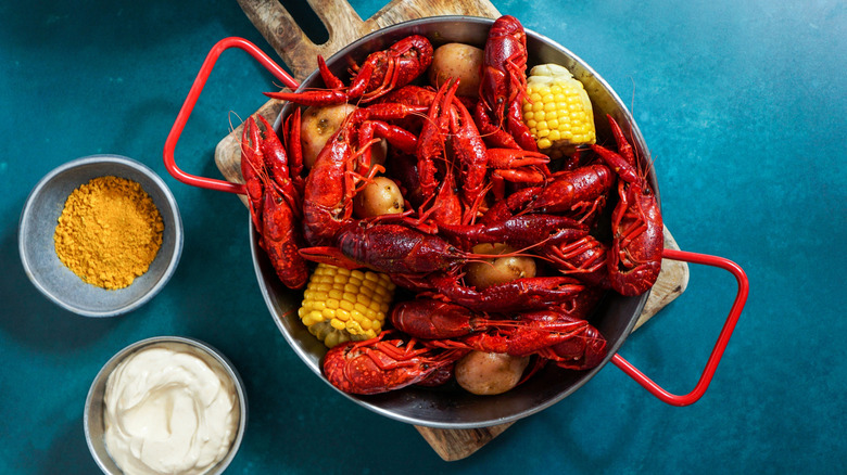 The Best Way To Clean Crawfish, According To An Expert