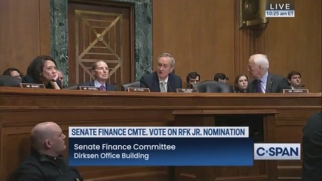 14-13: Senate Finance Committee advances RFK Jr.’s nomination to be ...