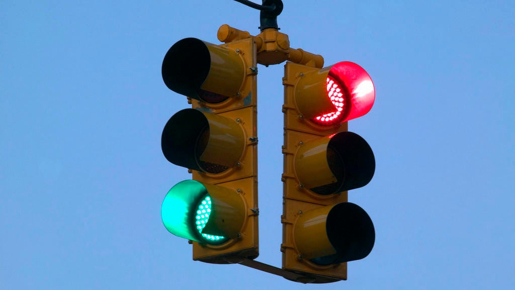 Ignoring stop signs, traffic lights blamed for more crashes in Colorado ...