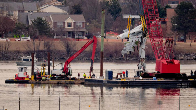 US News Today Live Updates on February 5, 2025 : DC plane crash ...