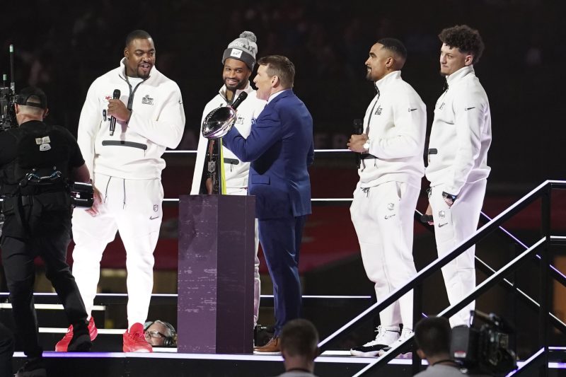 Live: Pros breakdown Super Bowl defense, matchups and ‘Inner Excellence’