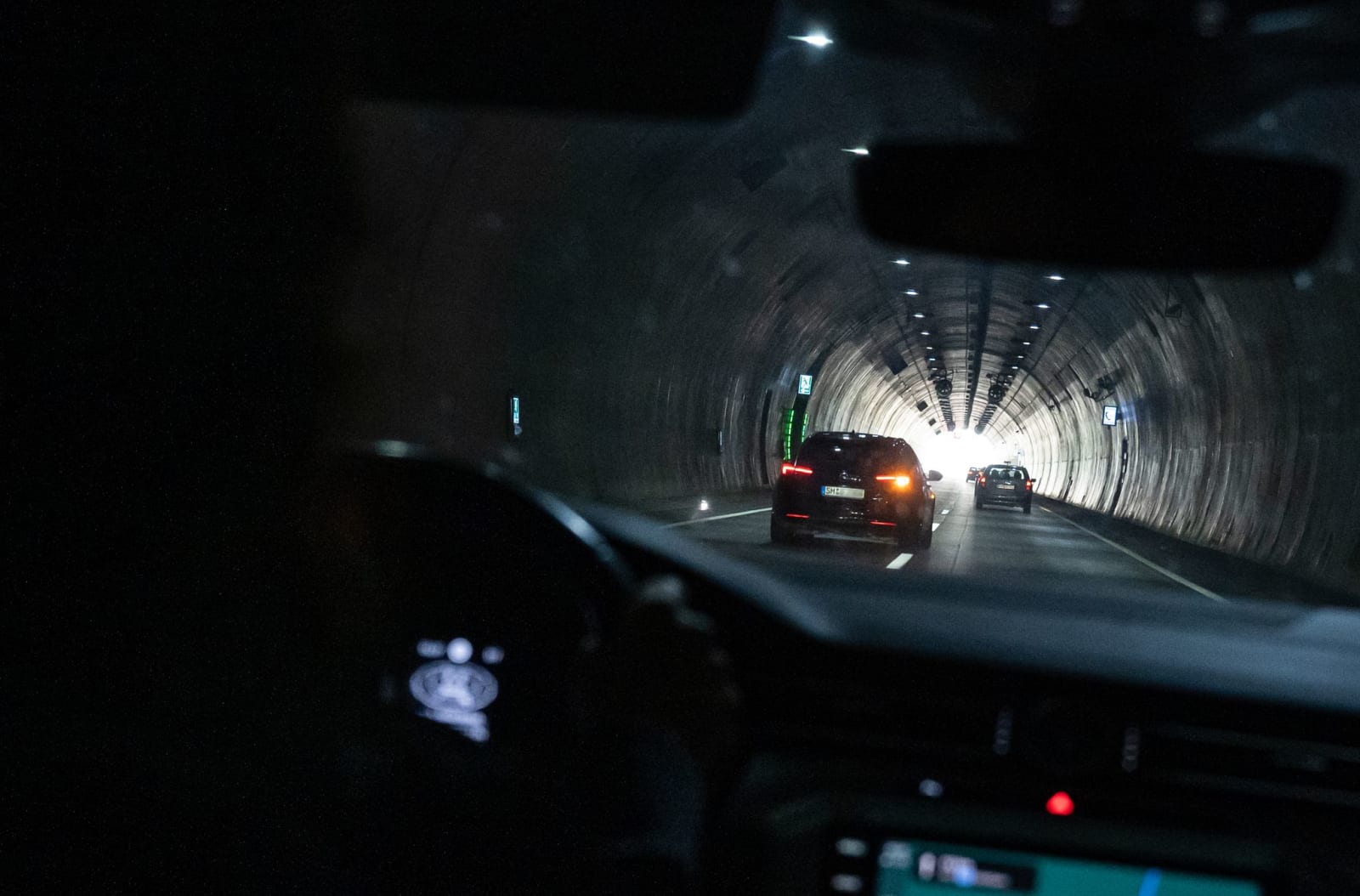If you run into danger in a car tunnel, here's how you should react