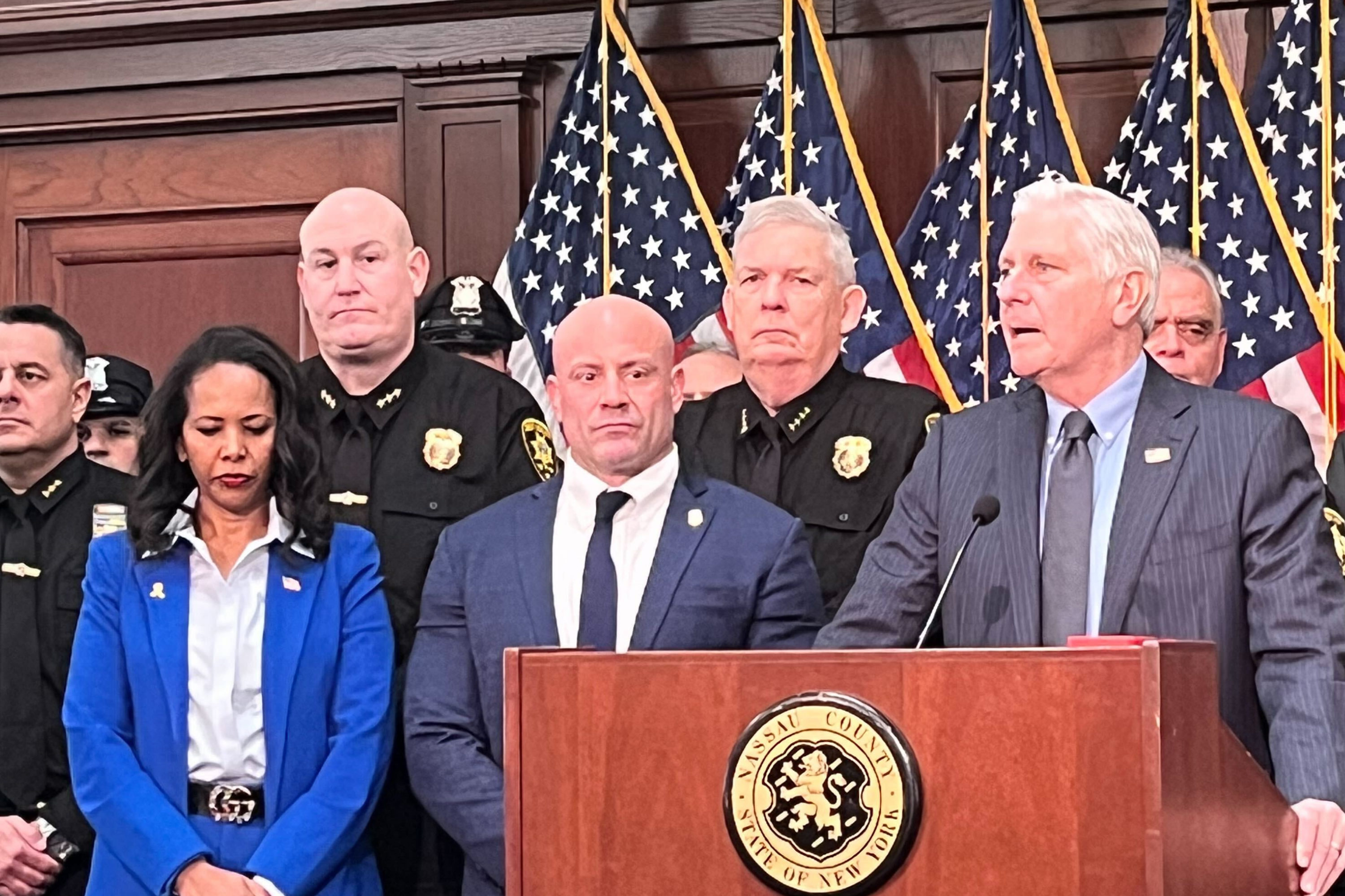 Nassau detectives sworn in as ICE agents, granted authority to arrest ...