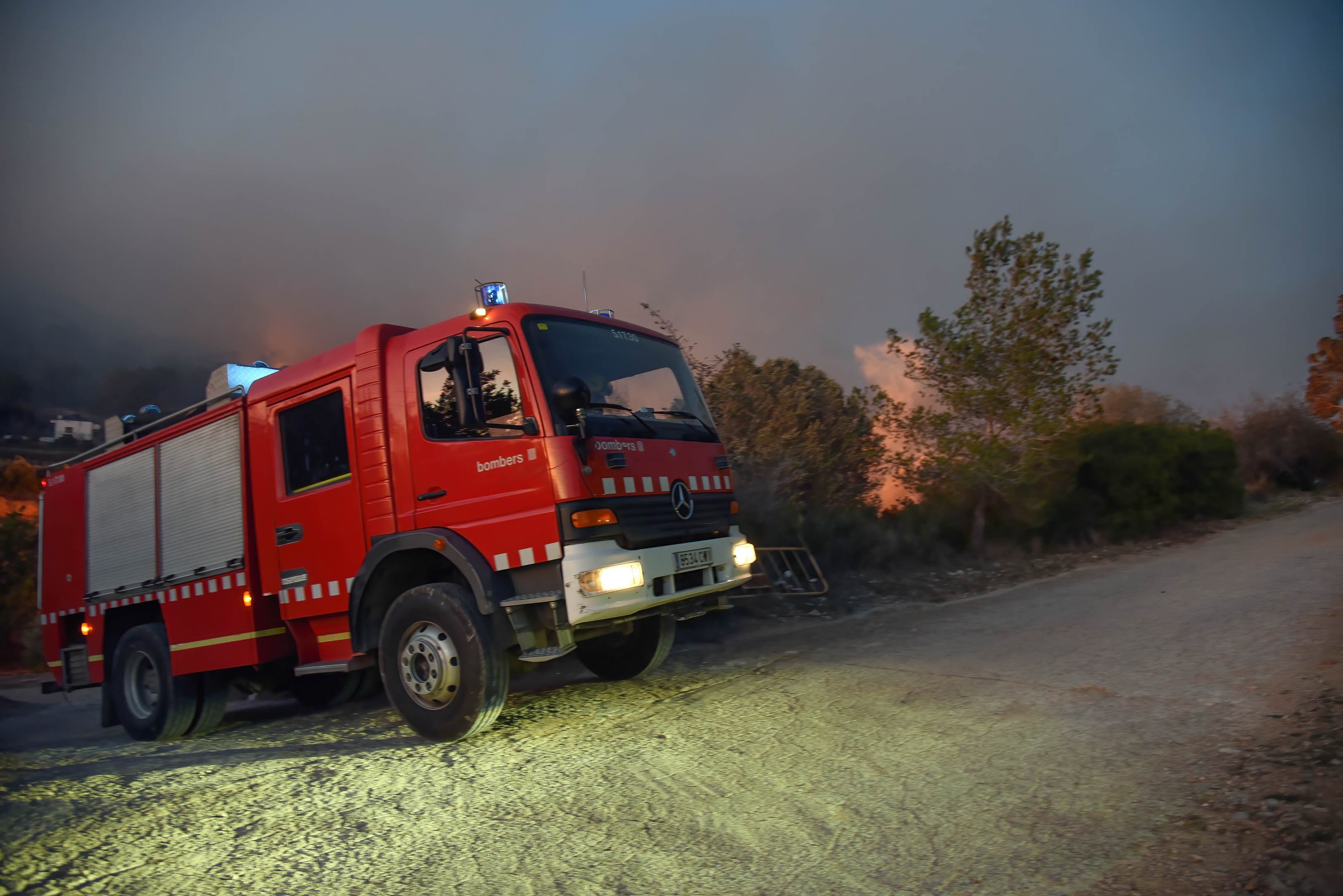 Fire crews battle massive waste station blaze in Auckland
