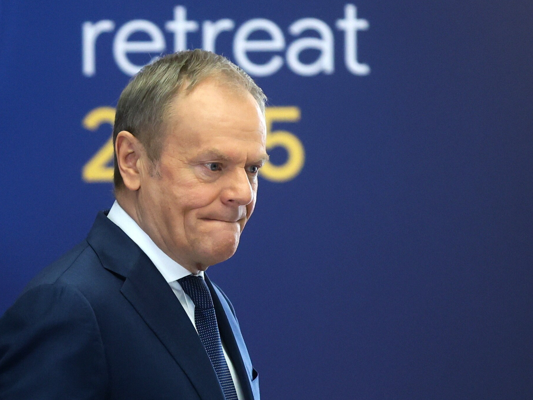 Tusk złożył deklarację ws. paktu migracyjnego. KE reaguje