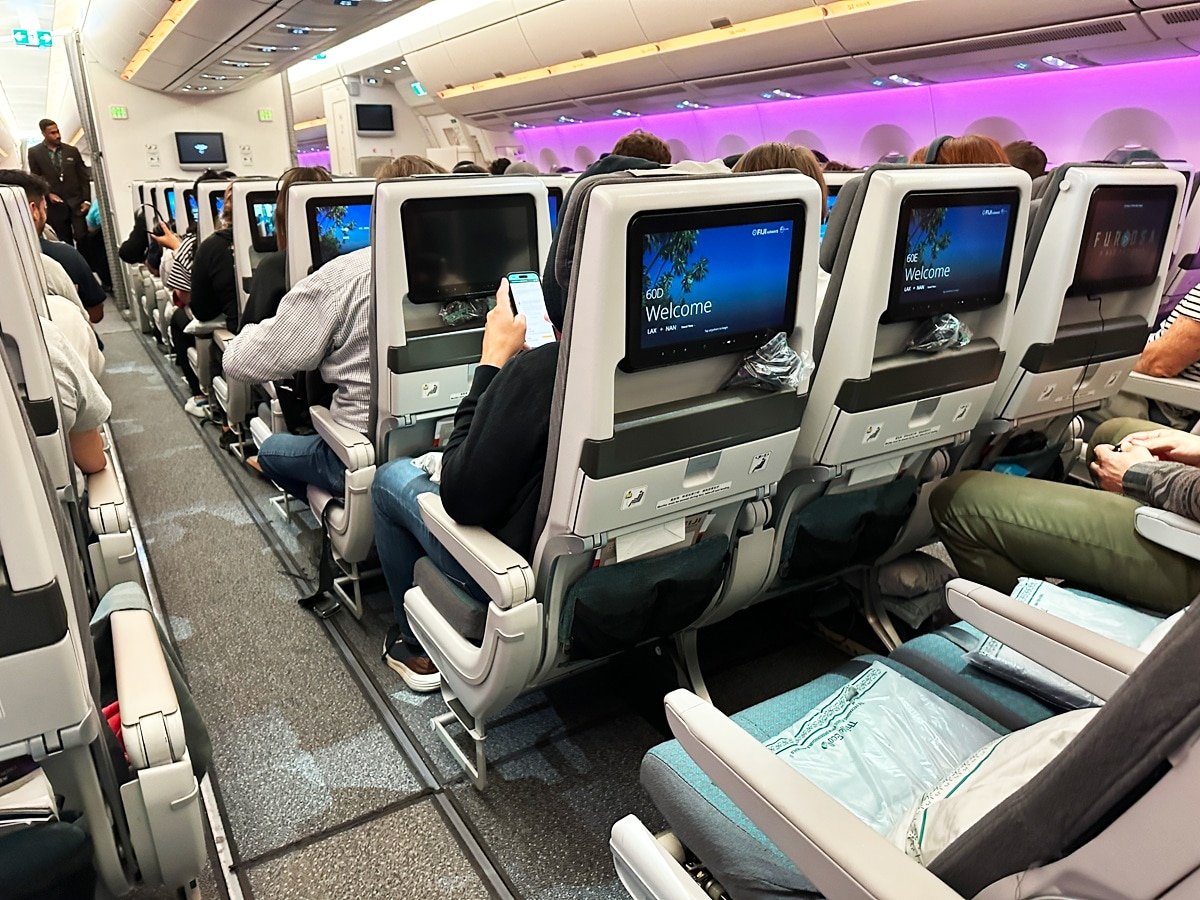 Did you know? The hidden trick to lifting an aisle seat armrest on an ...