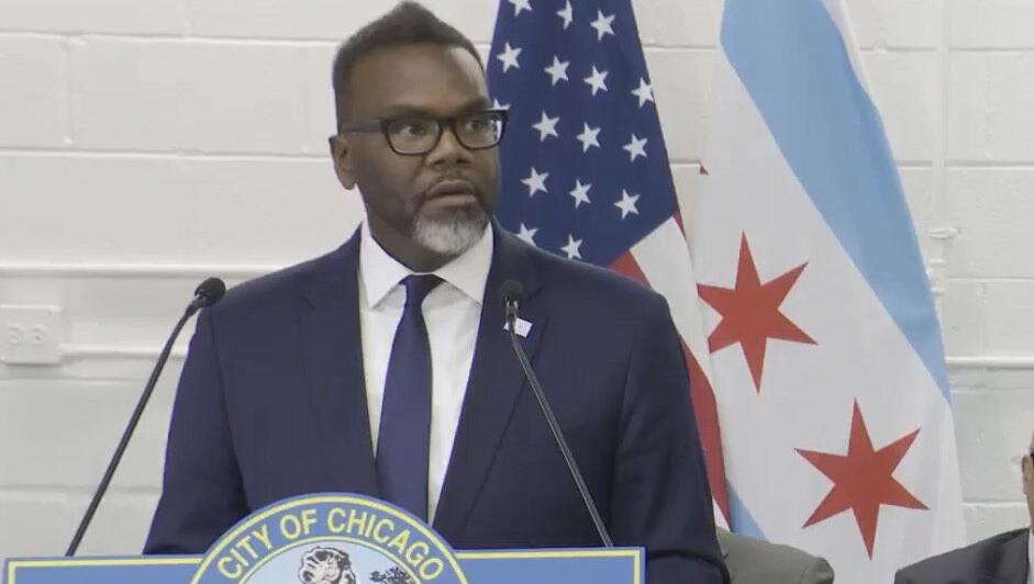 Chicago mayor addresses sanctuary city issues; new poll shows low ...